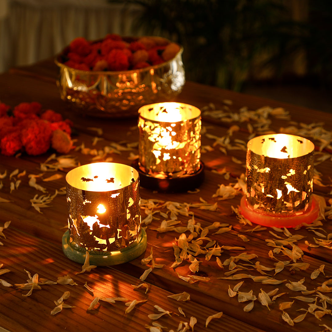 Rose T Light Candle Holder With Wood Base